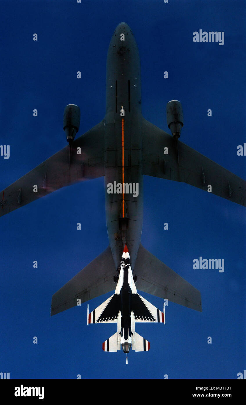 Thunderbirds (U.S. Air Force photo/Tech. Sgt. Justin D. Pyle ...