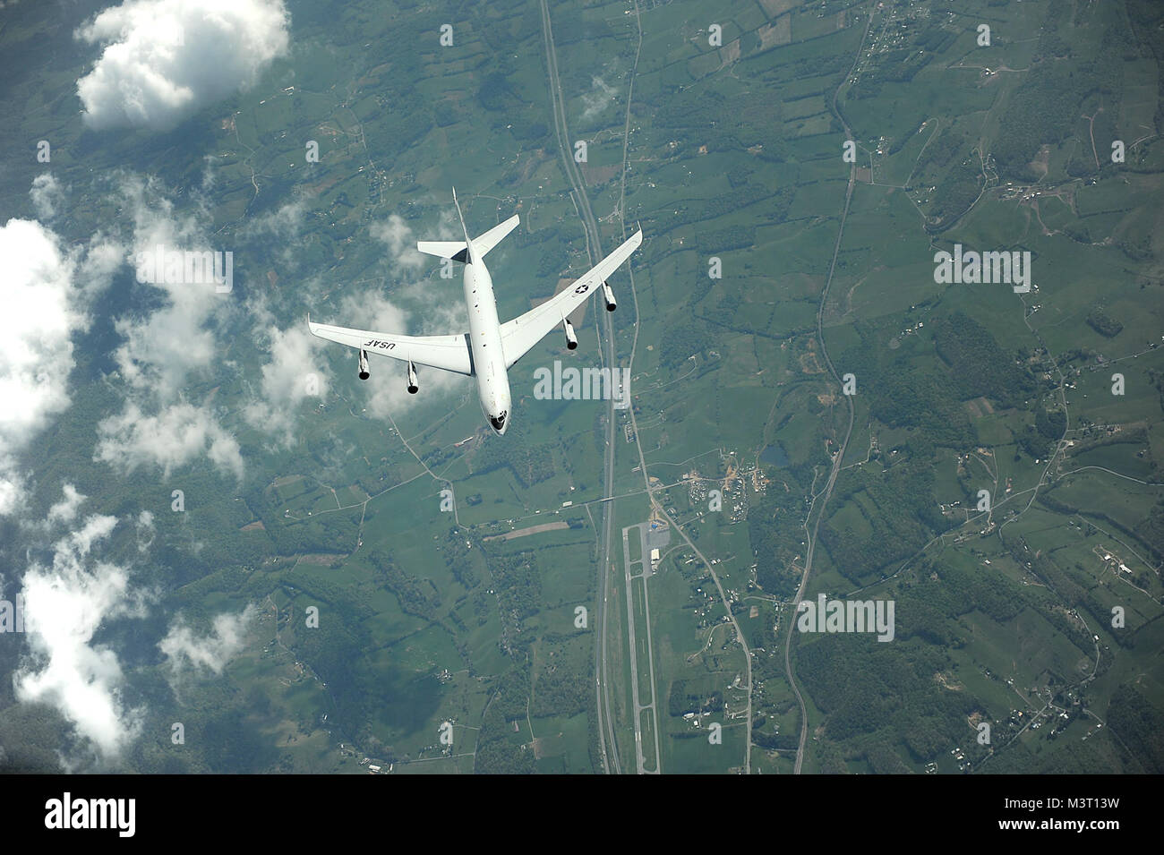 An E-8C Joint Surveillance Target Attack Radar System pulls away after ...