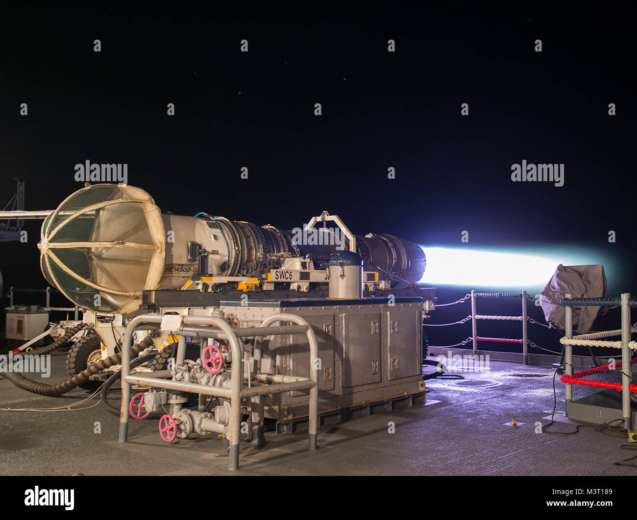 151205-N-DV340-052 ATLANTIC OCEAN (Dec. 5, 2015) – Aircraft ...