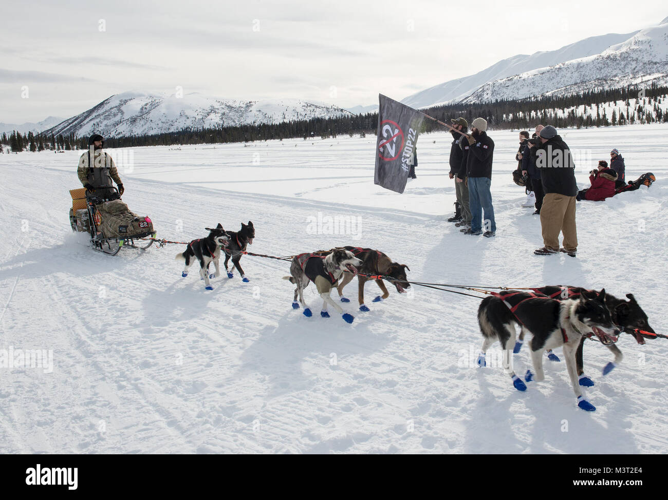 Musher Rick Casillo and the Battle Dawgs team arrive at Rainy Pass ...