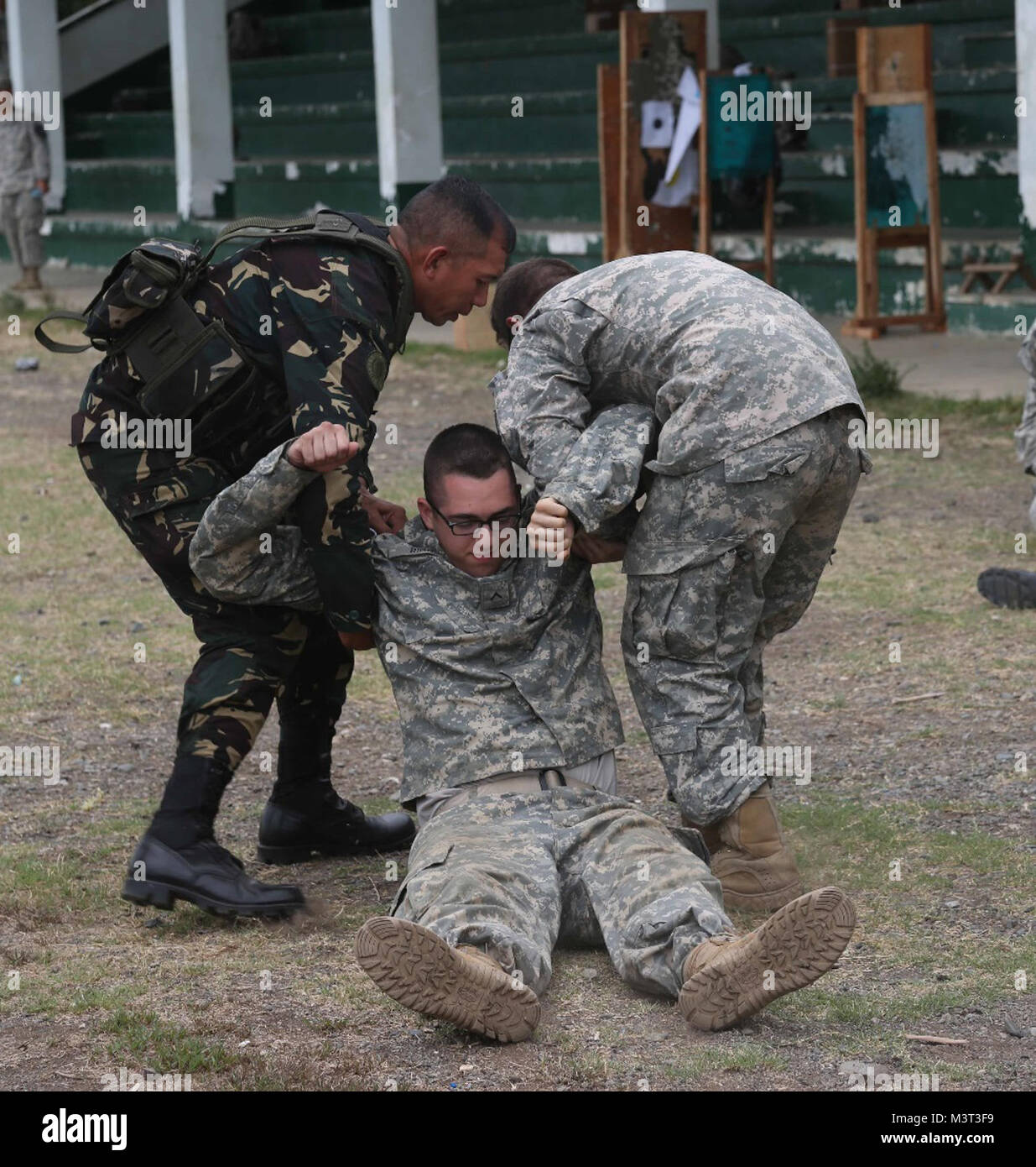 Filipino soldier hi-res stock photography and images - Alamy