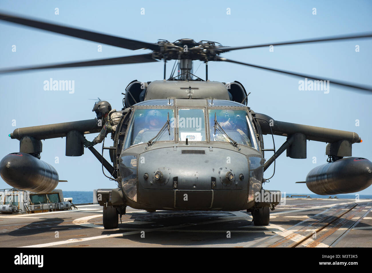 160414-N-MD297-095 PACIFIC OCEAN (April 14, 2016) An Army UH-60 ...