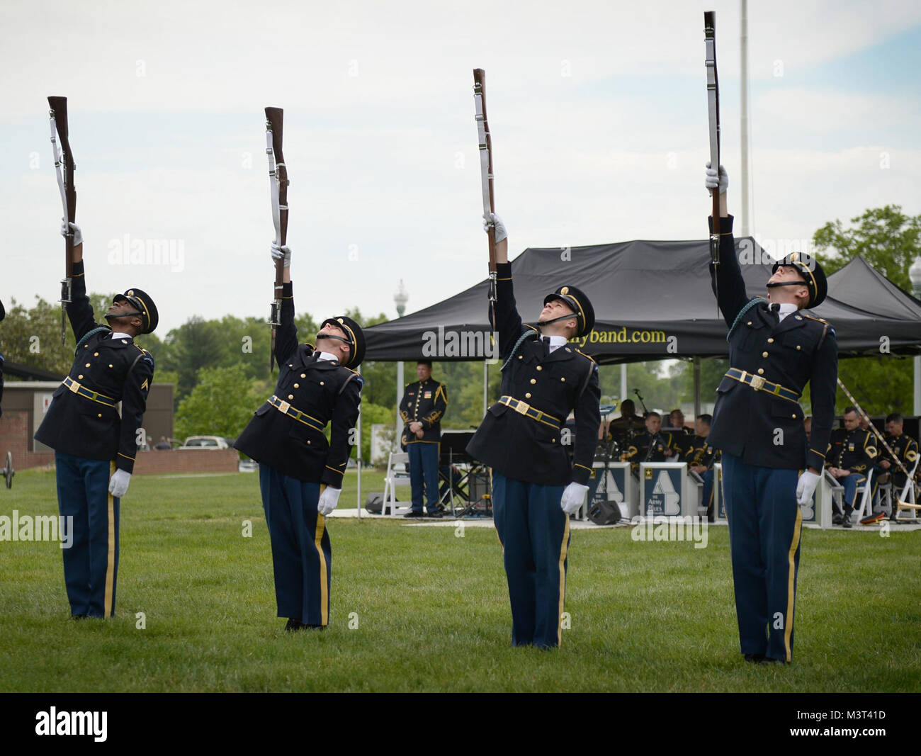 The United States Army Drill Team from the 3rd U.S. Infantry Regiment ...