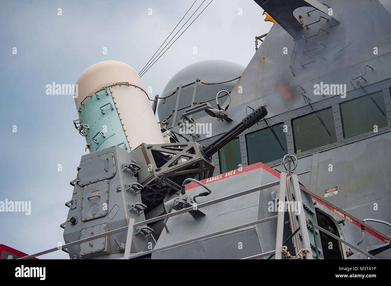 160426-N-MD297-026 PACIFIC OCEAN (April 26, 2016) The Arleigh Burke ...