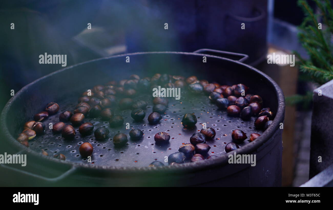Roasted Chestnuts on a Christmas market Stock Photo - Alamy