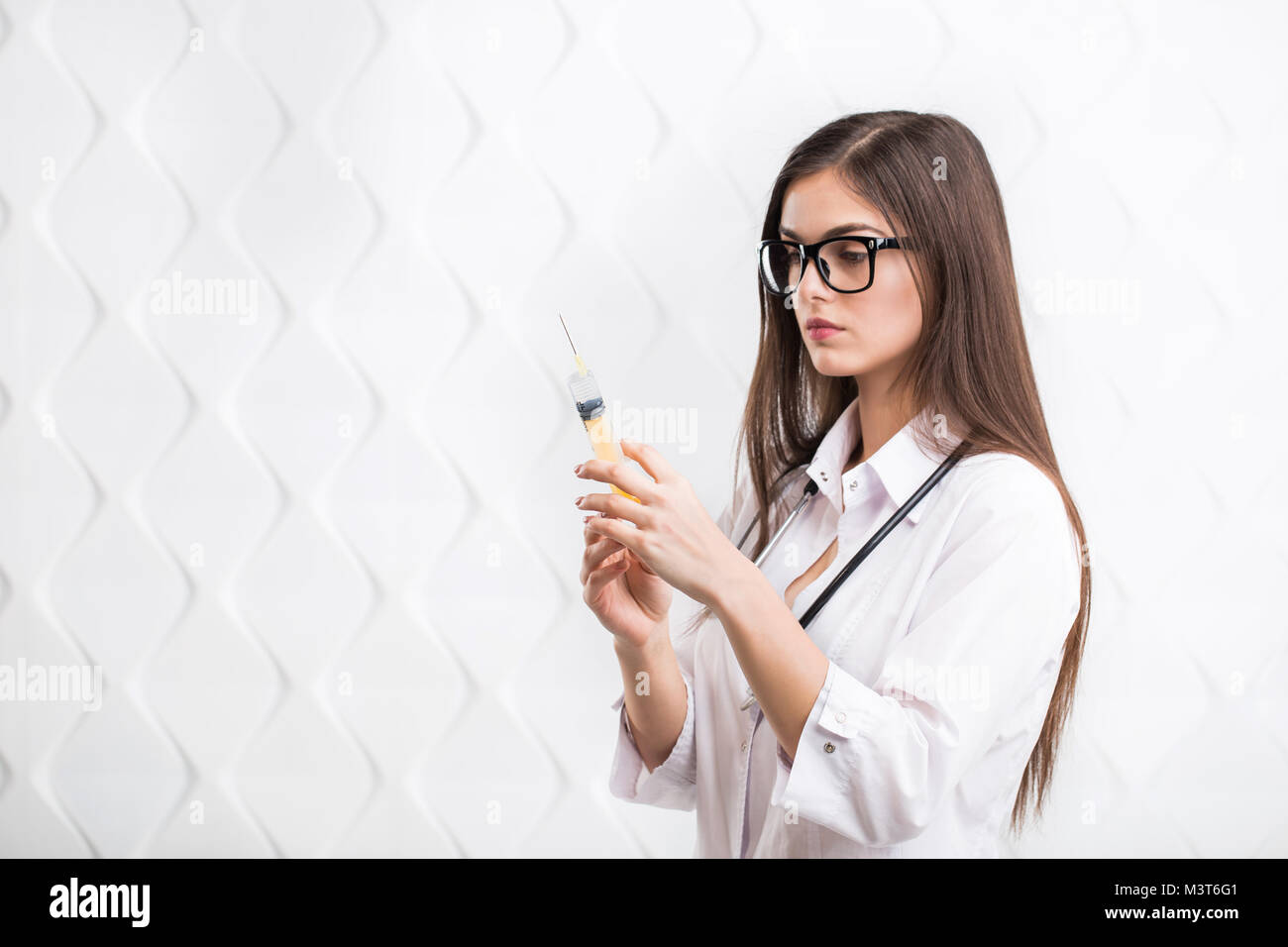 Doctor Gets Ready for Injection Stock Photo - Alamy