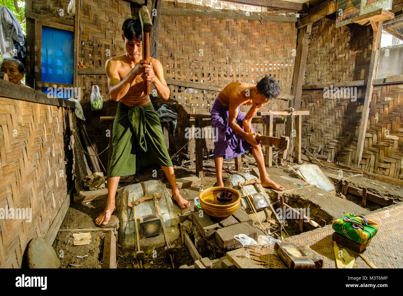 Gold beating hammer hi-res stock photography and images - Alamy