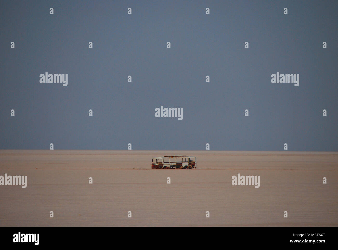 Bus desert sunny hi-res stock photography and images - Alamy