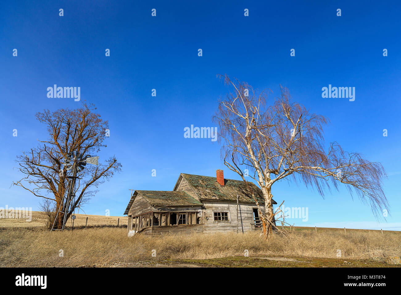 An old abandoned house in the countryside in eastern Washington Stock ...