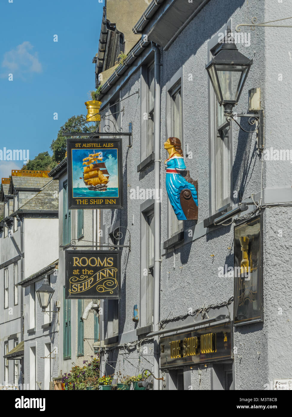 Looe cornwall sign hi-res stock photography and images - Alamy