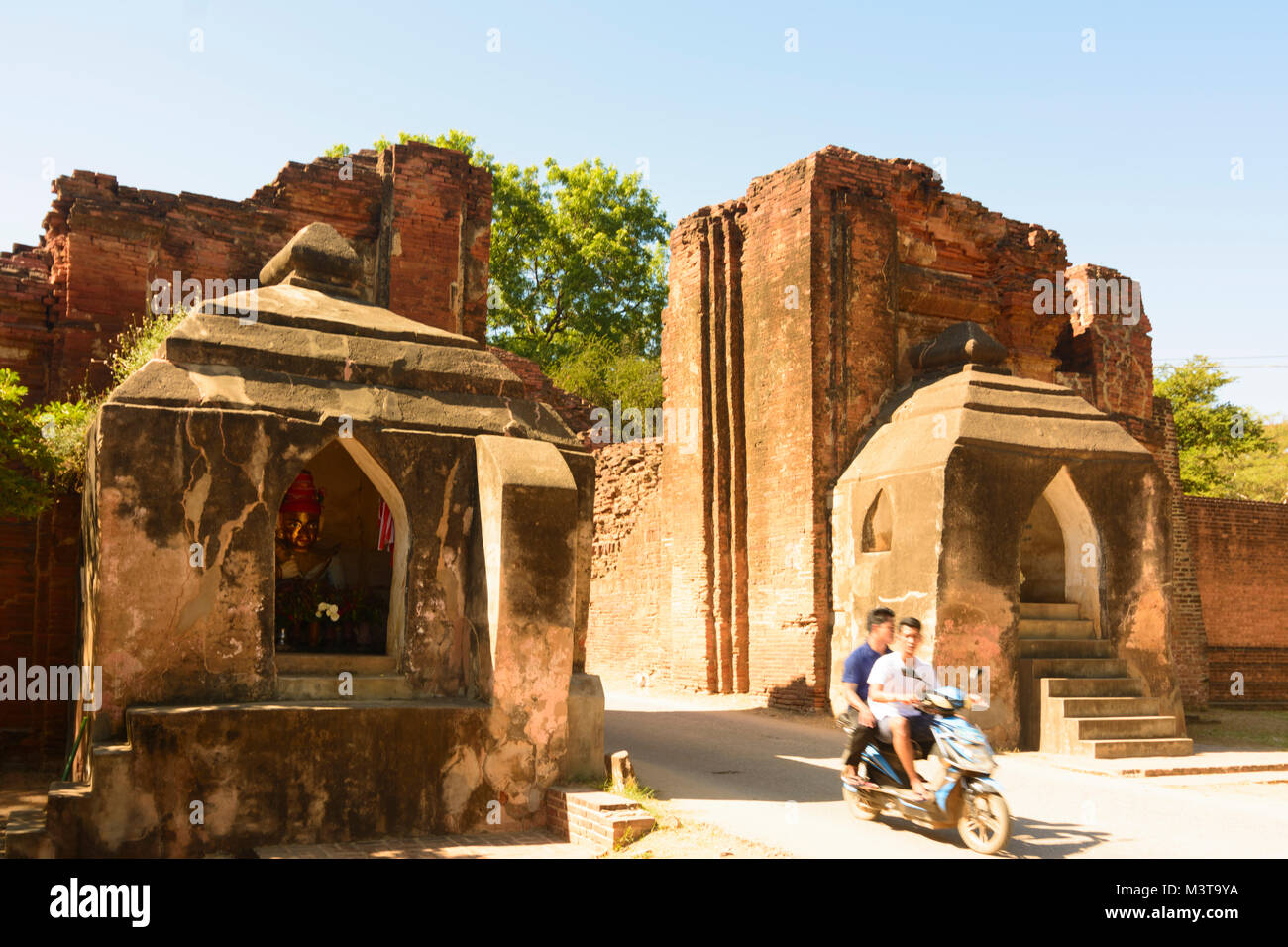 Bagan shrine hi-res stock photography and images - Alamy