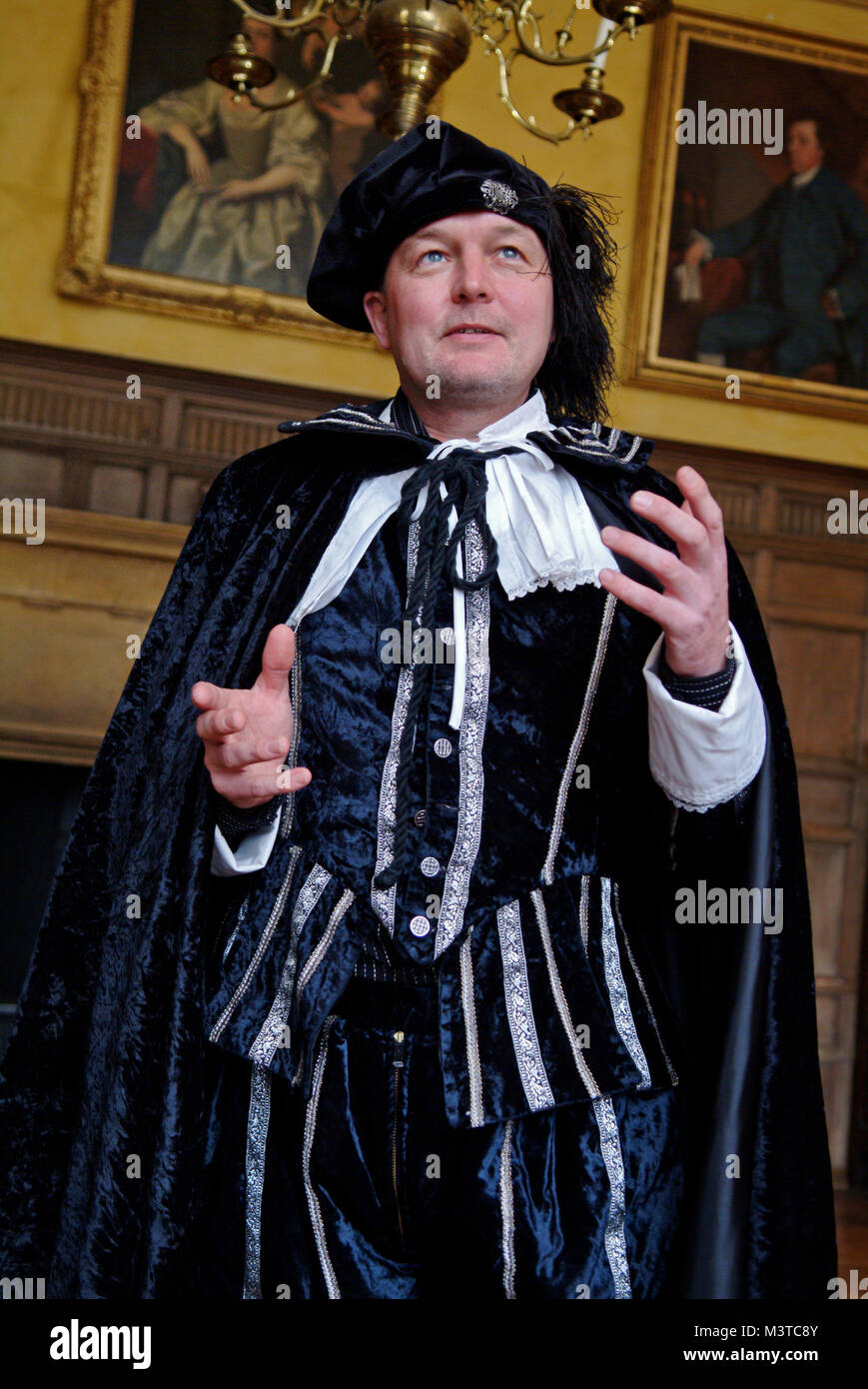 Tudor period houses hi-res stock photography and images - Alamy