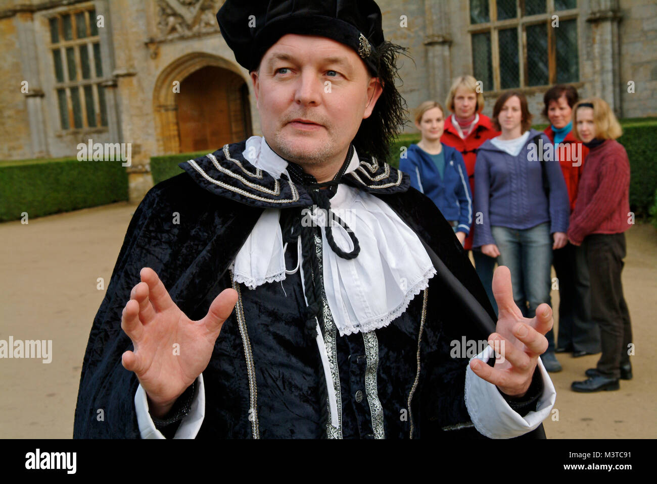 Tudor period home hi-res stock photography and images - Alamy