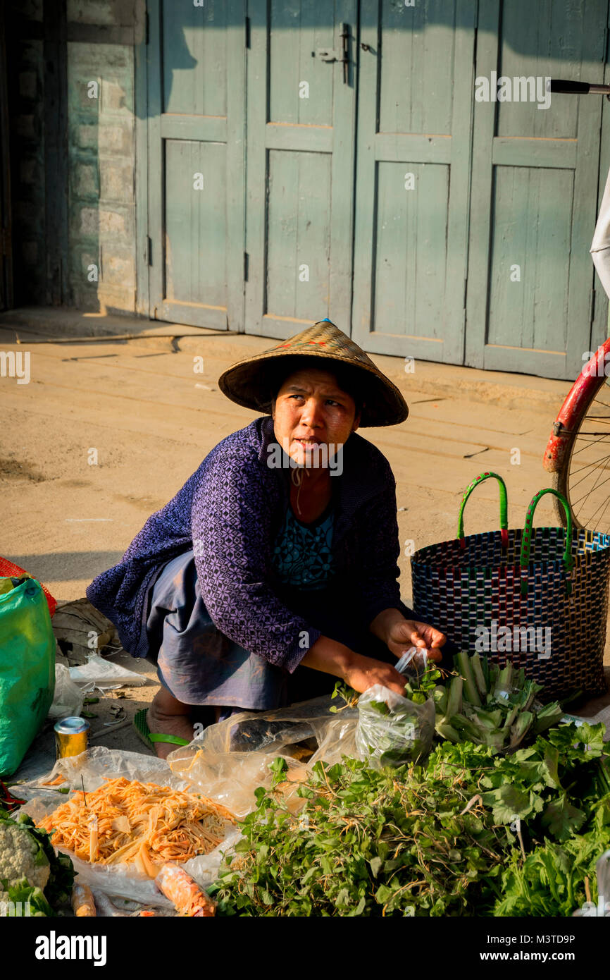 Poor village myanmar hi-res stock photography and images - Alamy