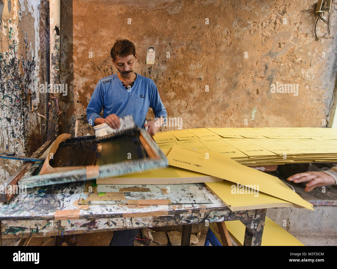 Hand made sign print maker, Old Delhi, India Stock Photo - Alamy