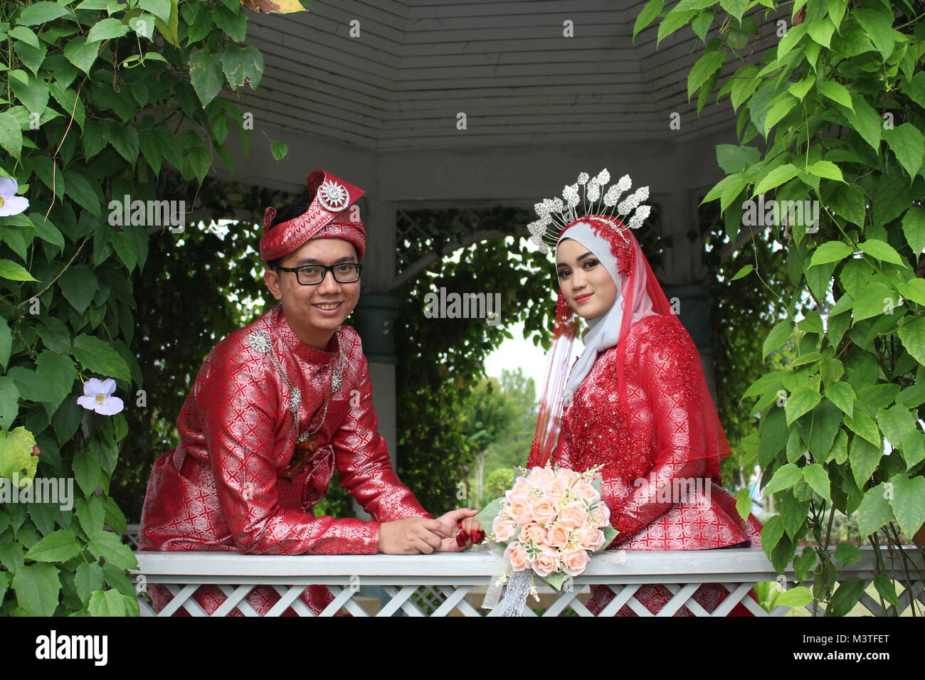 Traditional malay wedding hi-res stock photography and images - Alamy