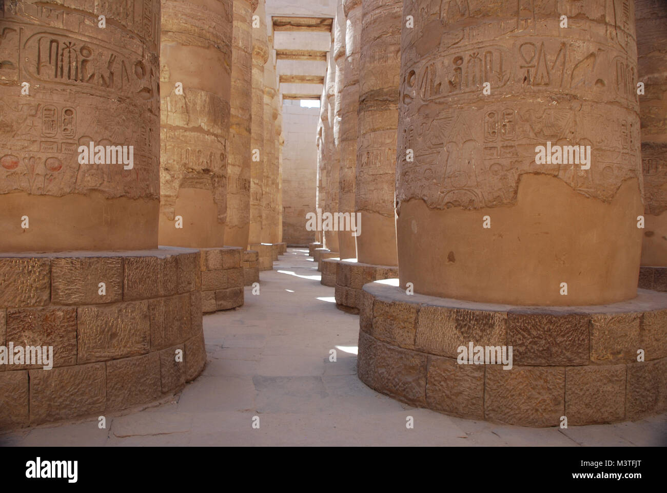 Many big huge column of stone temples in the Egyptian Stock Photo - Alamy