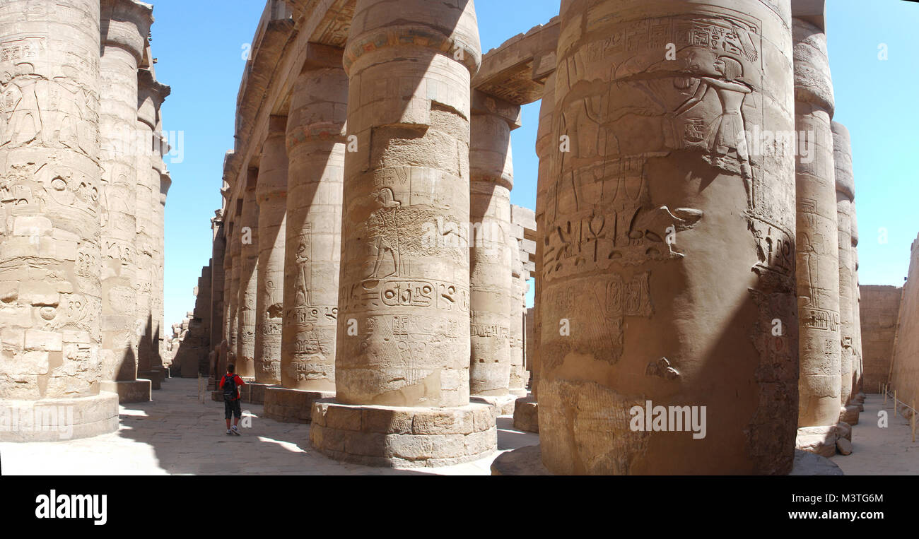 huge high pillar in the temple of luxor egypt Stock Photo - Alamy