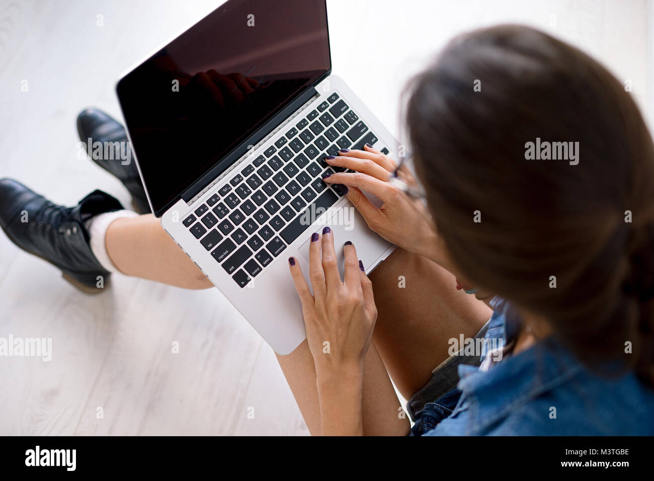 Womans hand using laptop touchpad hi-res stock photography and images ...