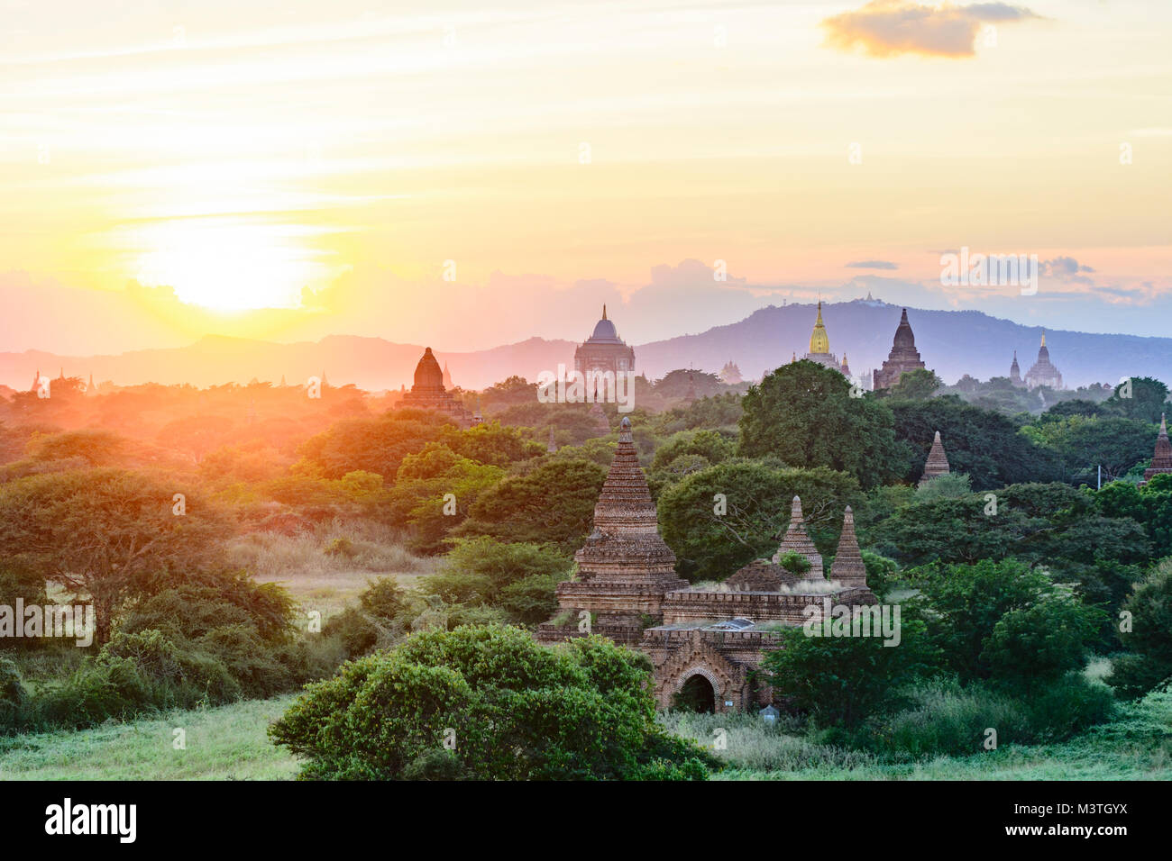 Bagan: Thatbyinnyu Temple, Ananda Temple, temples in Old Bagan, stupa ...