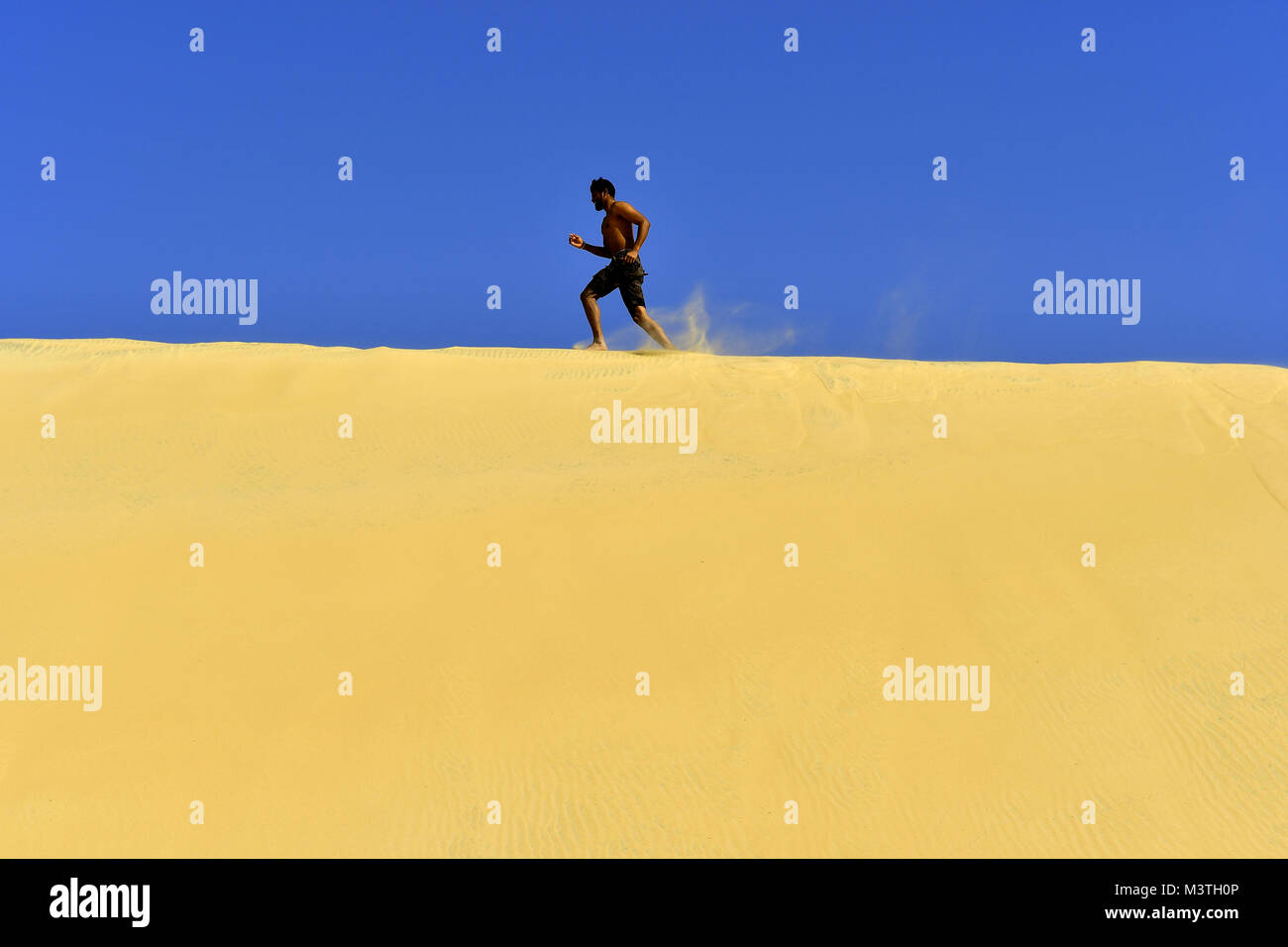 Fitness running on desert dune area Stock Photo - Alamy