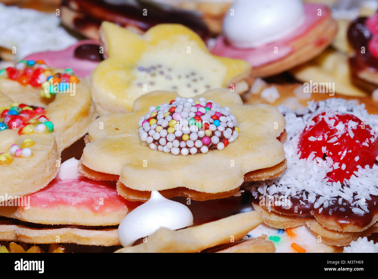 good christmas too many cute colorful biscuit Stock Photo - Alamy
