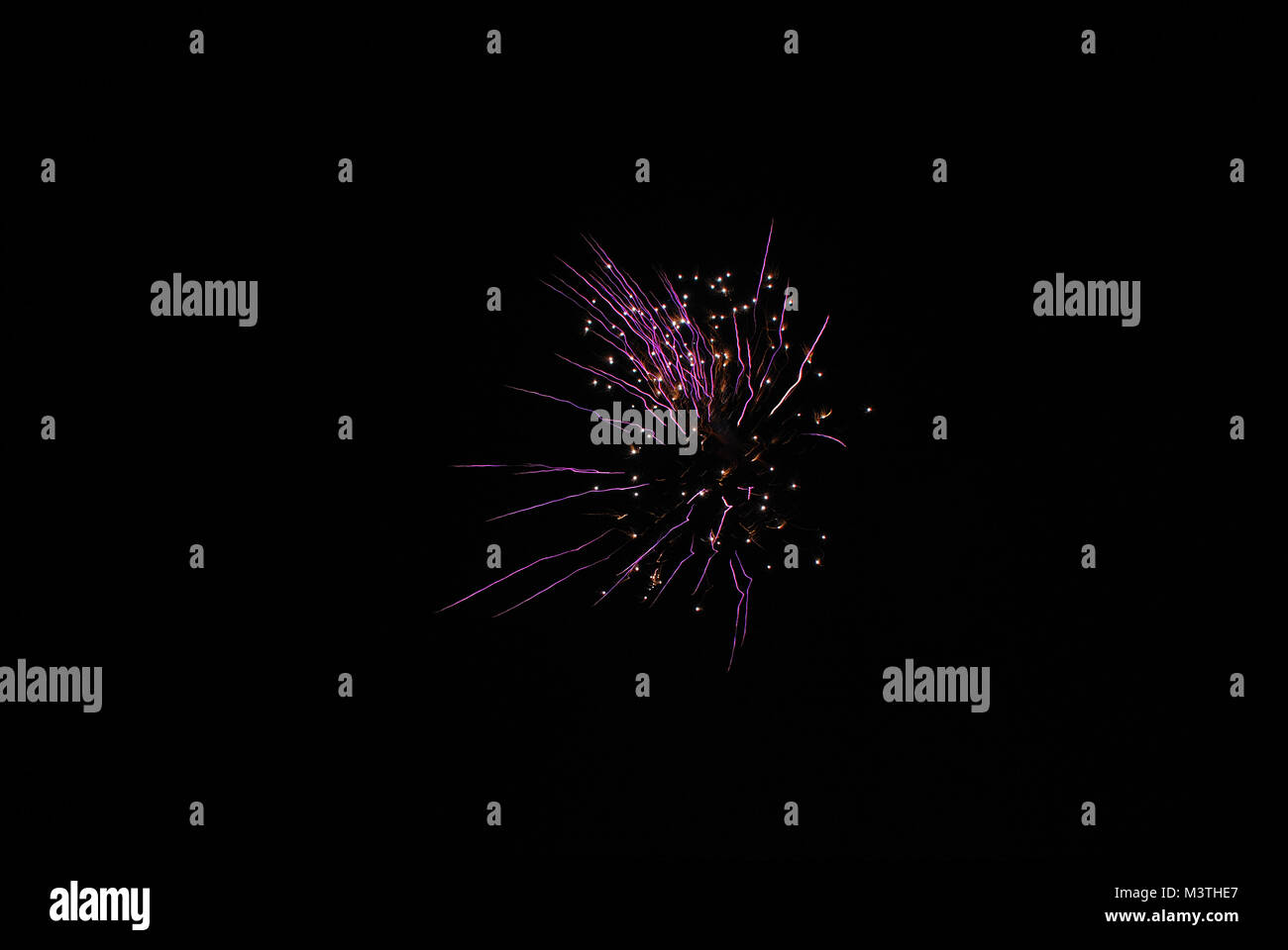 Single burst fireworks hi-res stock photography and images - Alamy