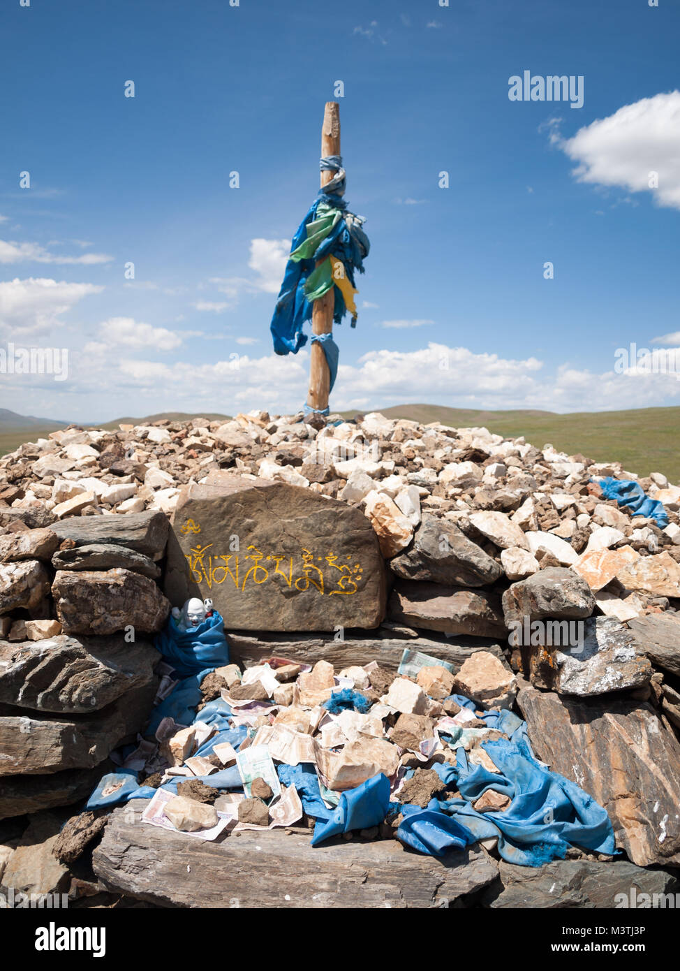 Buddhist altar hi-res stock photography and images - Alamy