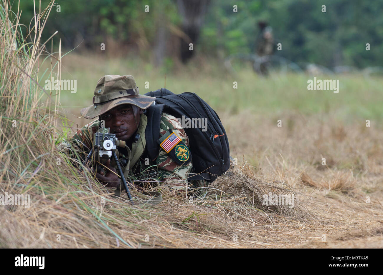 A Cameroonian Armed Forces Soldier works along side U.S. Army Soldiers ...