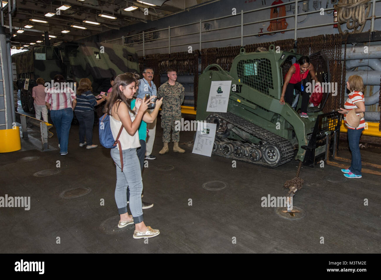 Uss harpers ferry, loader hi-res stock photography and images - Alamy