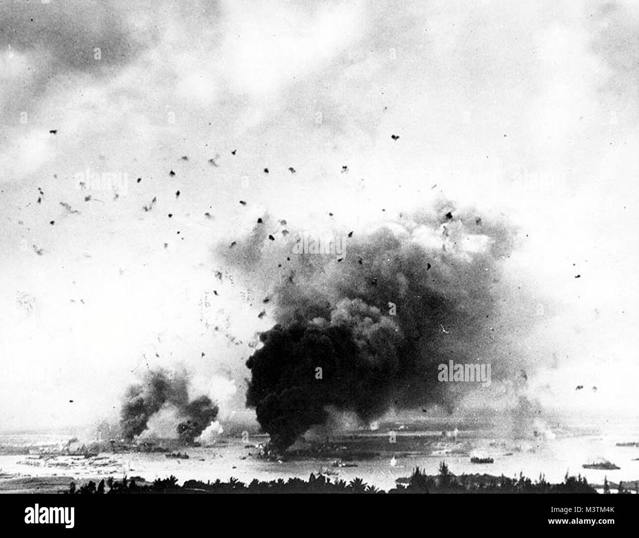 Anti aircraft shell fire hi-res stock photography and images - Alamy