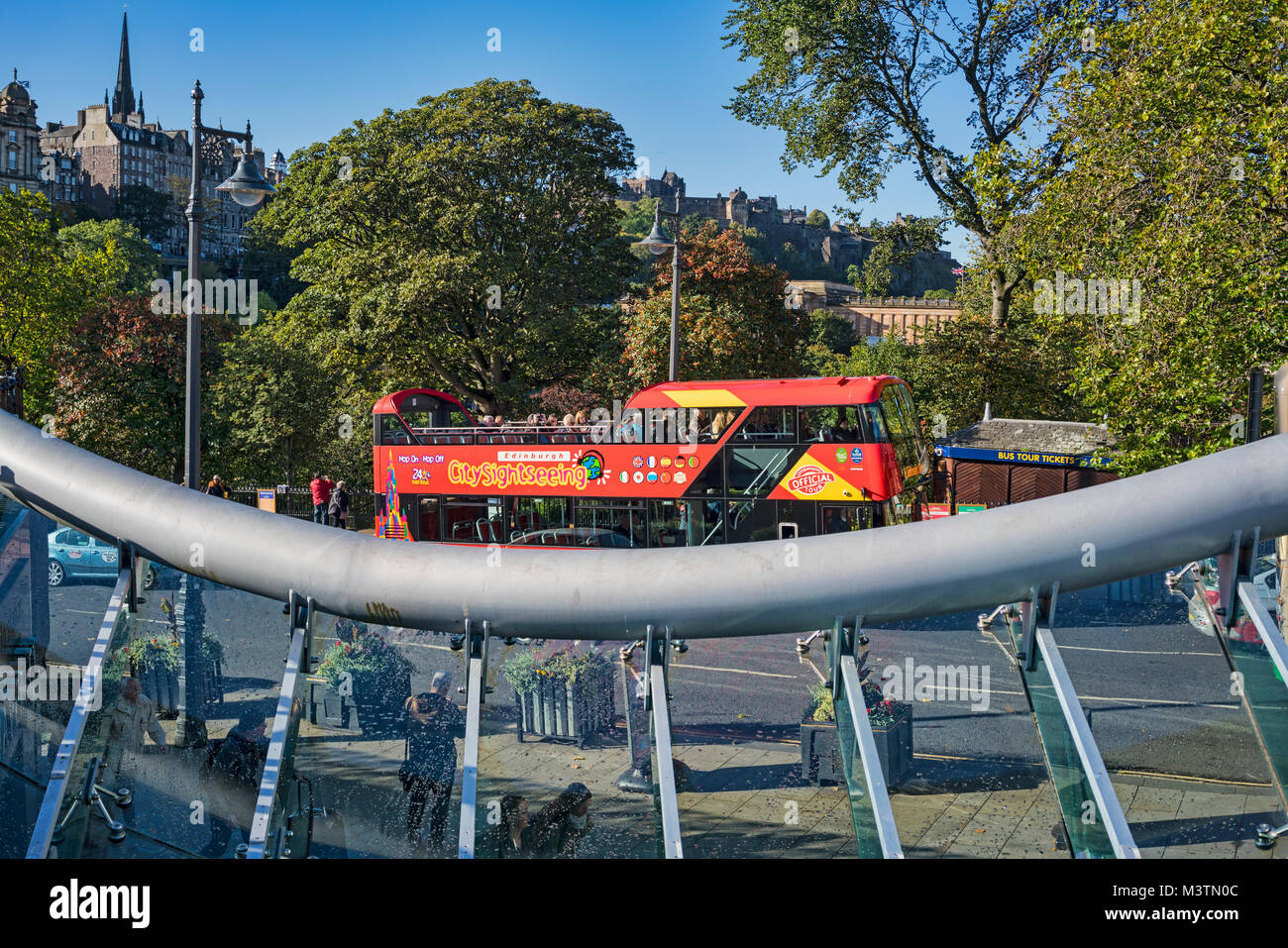 Bus scotland landscape hi-res stock photography and images - Alamy