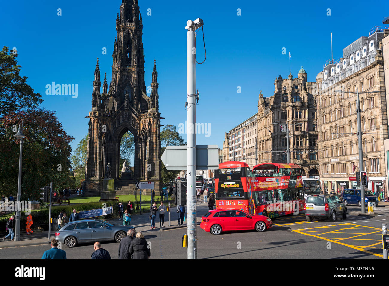 Bus edinburgh hi-res stock photography and images - Alamy