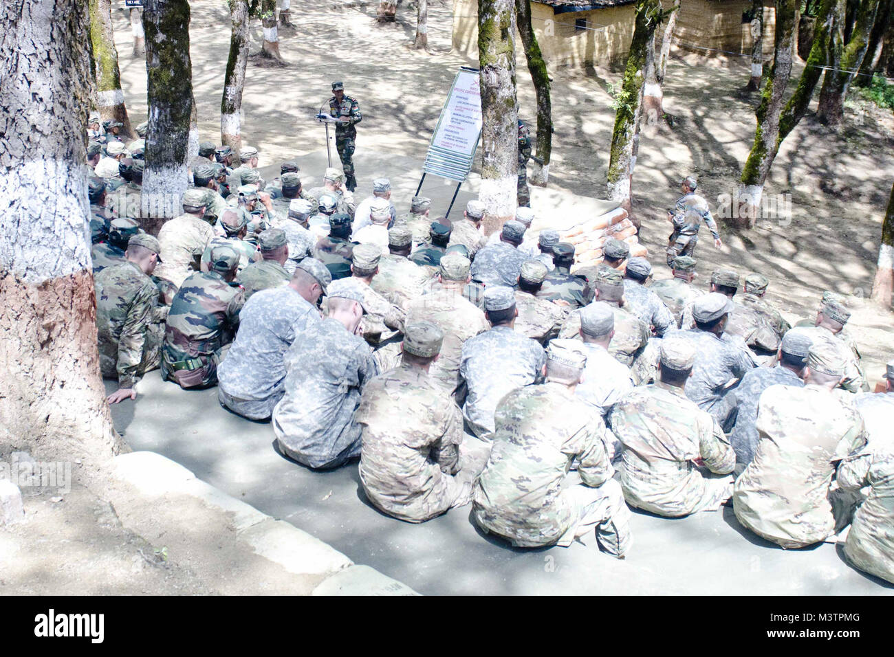 Indian and U.S. soldiers are briefed on cordon and search techniques ...