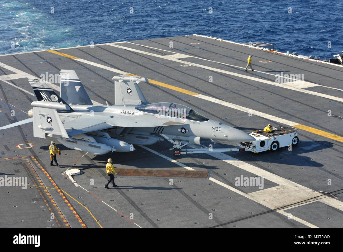 PACIFIC OCEAN – (Oct. 17, 2016) An EA-18G Growler from the “Gray Wolves ...