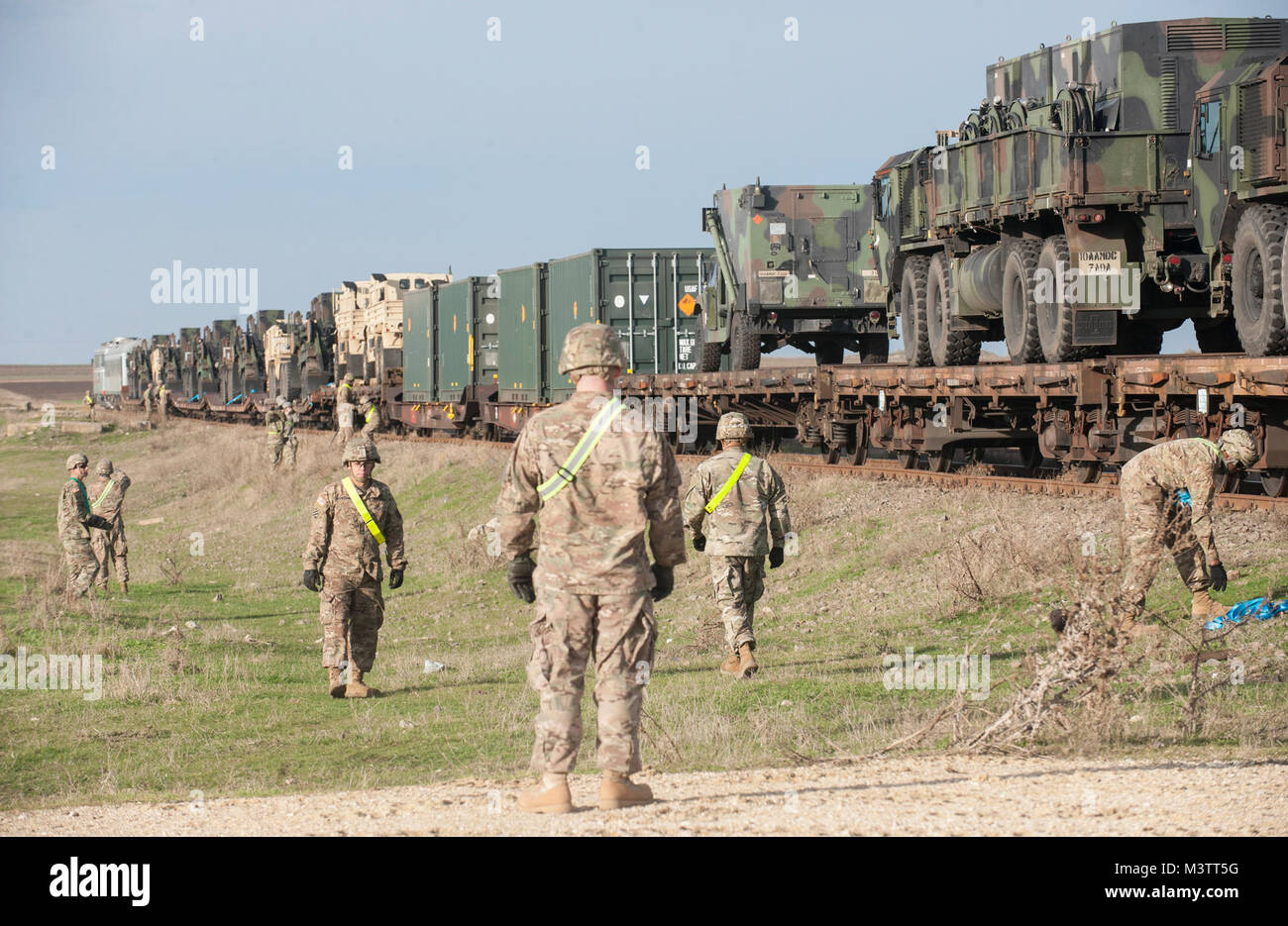 U.S. Army Soldiers with the 5th Battalion 7th Air Defense Artillery ...
