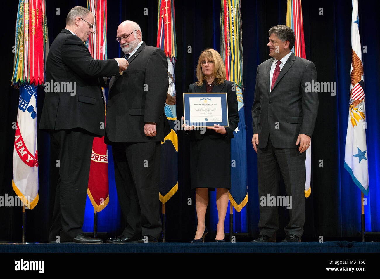 Distinguished civilian service award hi-res stock photography and ...