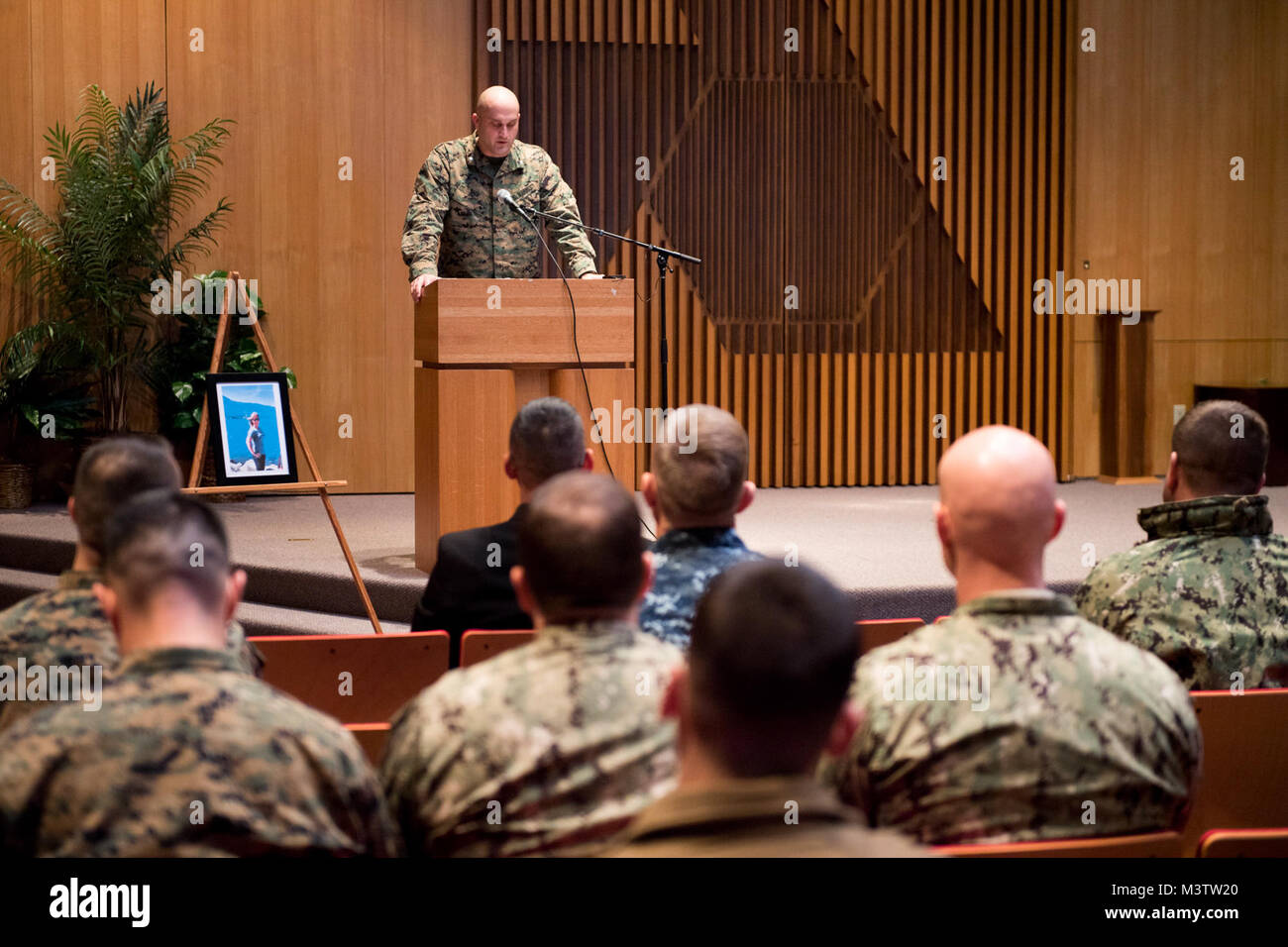 161208-N-ZP059-026 SILVERDALE, Wash. (Dec. 8, 2016) Lt. Col. Scott Reed ...