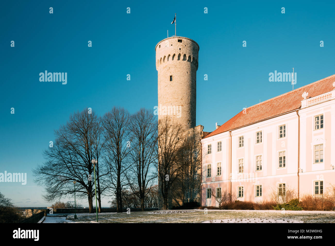 Tall medieval castle tower hi-res stock photography and images - Alamy