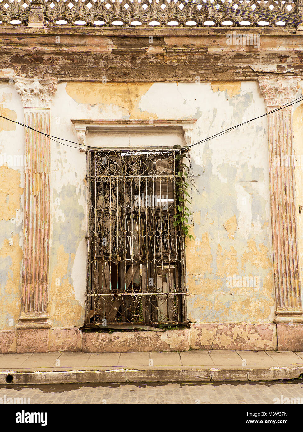 Typical Cuban palace window with iron protection grille Stock Photo - Alamy