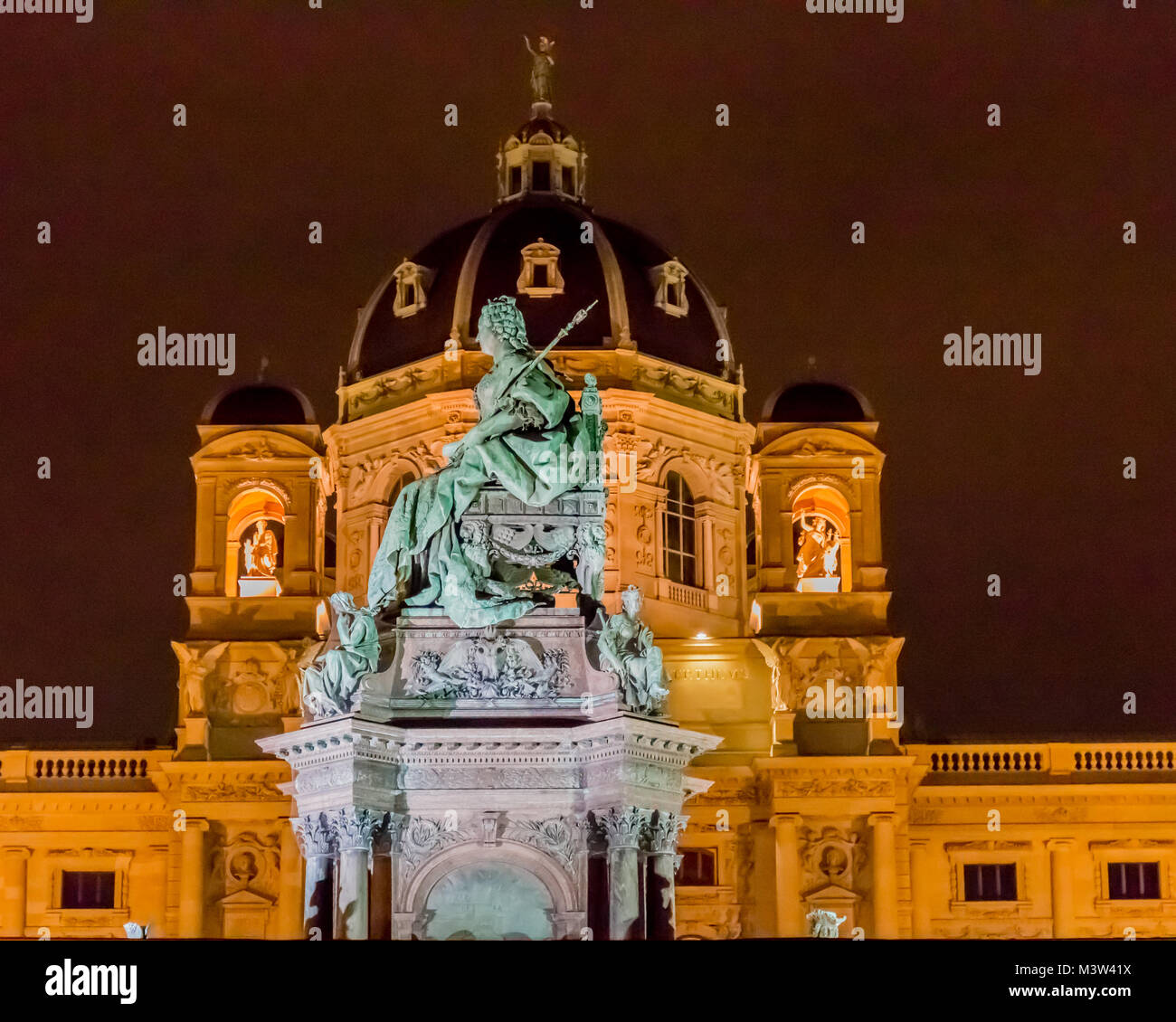 Museum of Natural History and the statue of Empress Maria Theresa ...