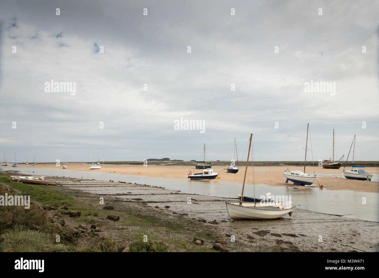 Fishing boats grounded low hi-res stock photography and images - Alamy