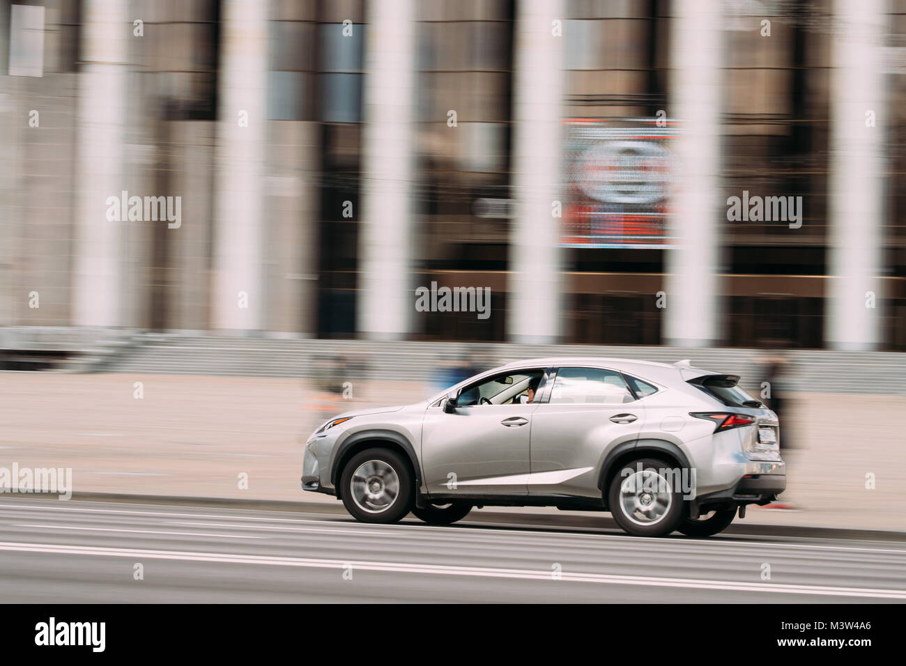 Luxury urban crossover suv hi-res stock photography and images - Alamy