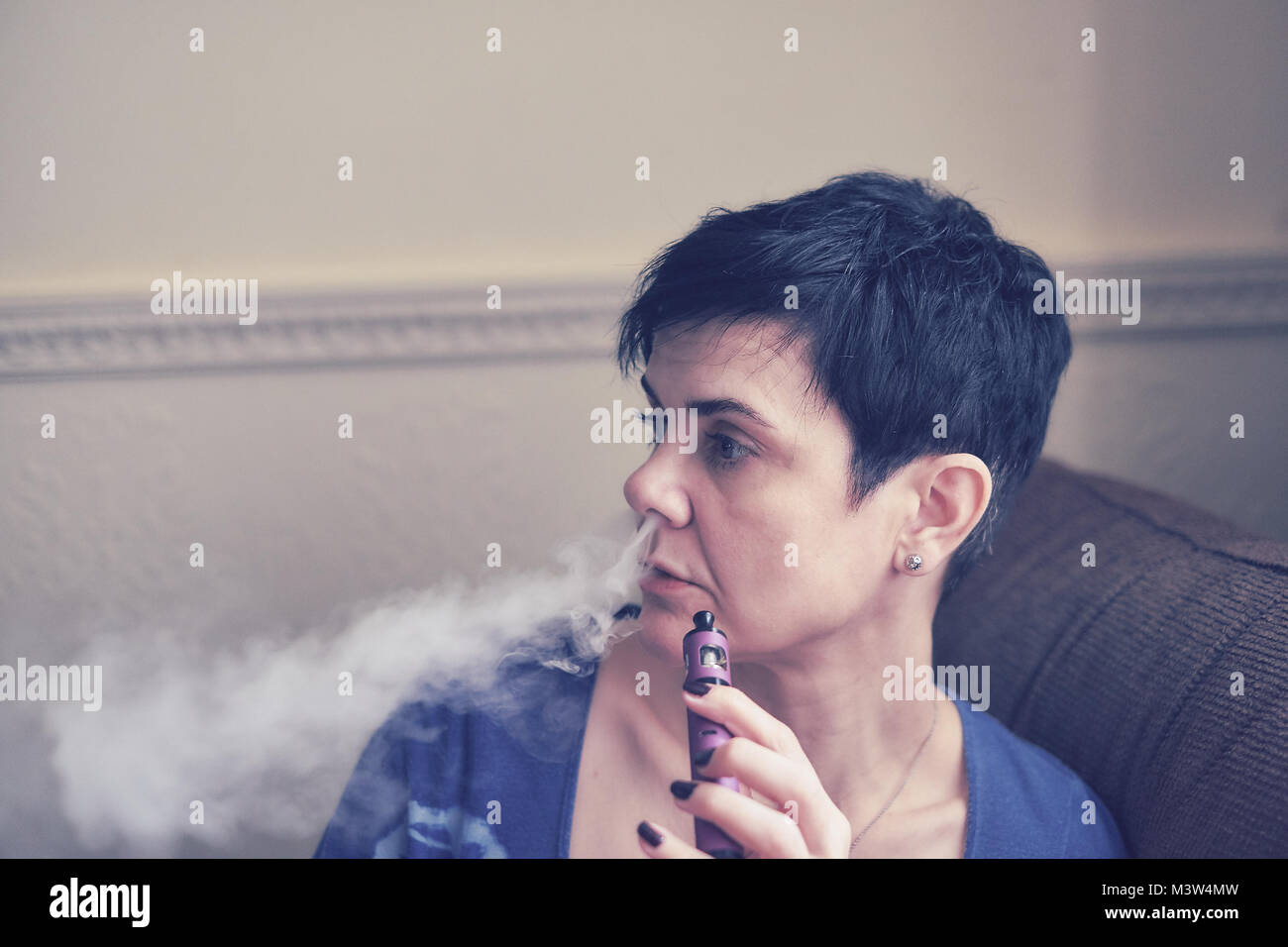 Female vaping hi-res stock photography and images - Alamy
