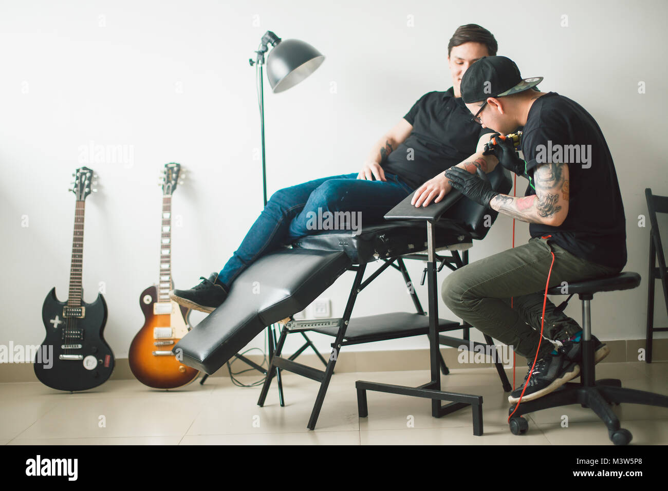 Male tattoo master tattooing hi-res stock photography and images - Alamy