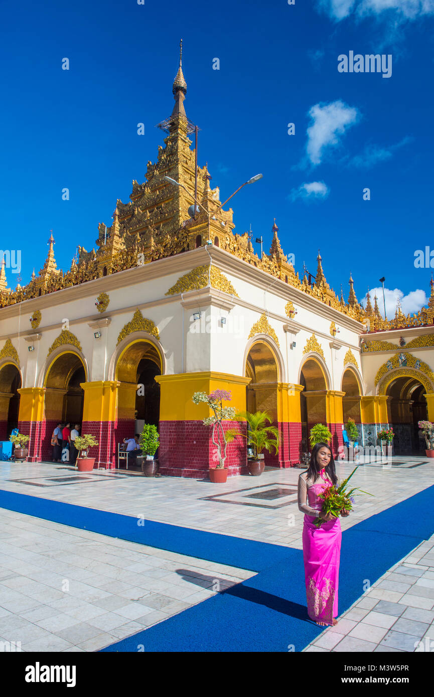 Sacred golden statue mahamuni hi-res stock photography and images - Alamy