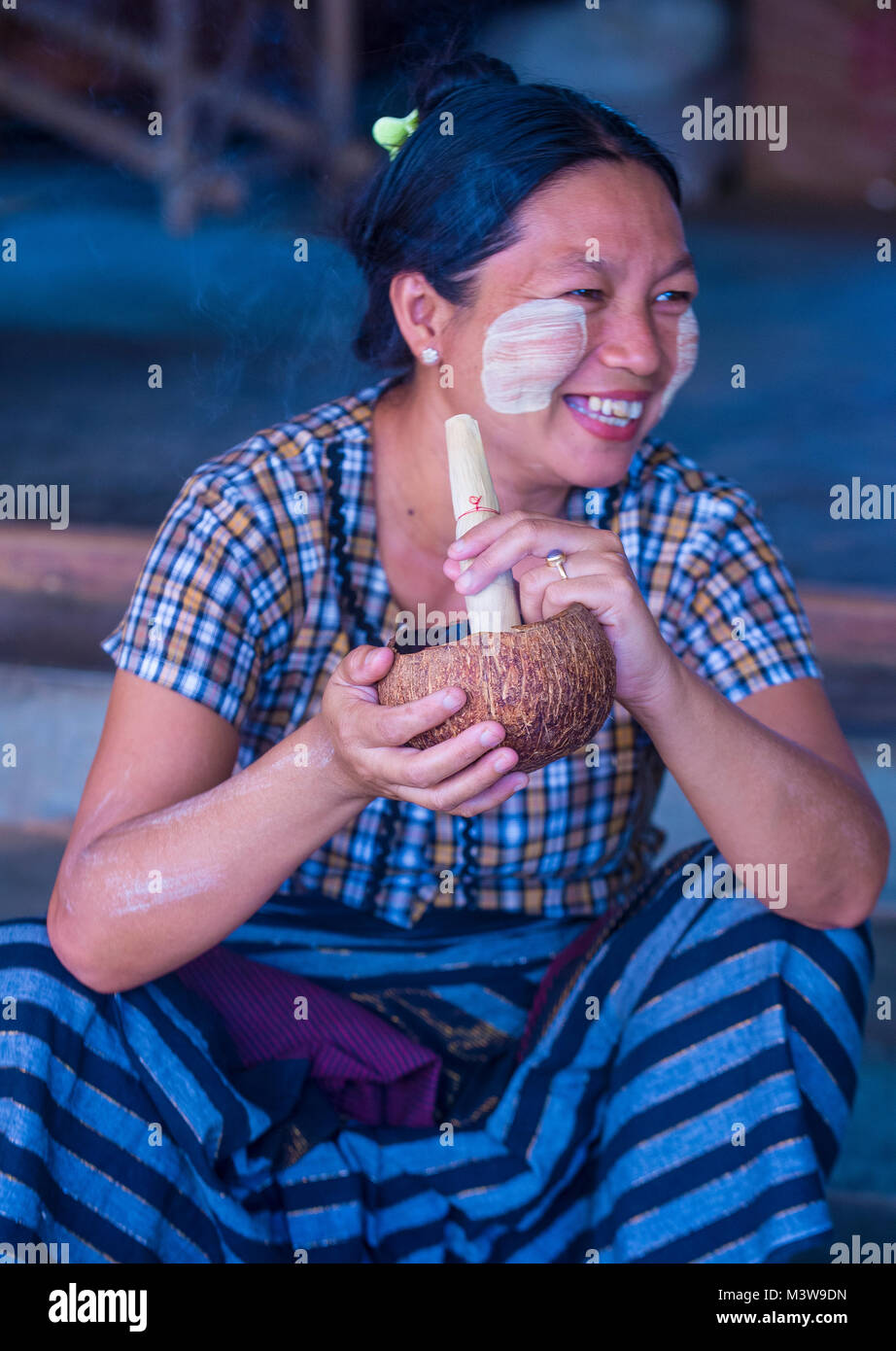 Woman smoking a cheroot cigar in market in bagan, Myanmar Stock Photo ...