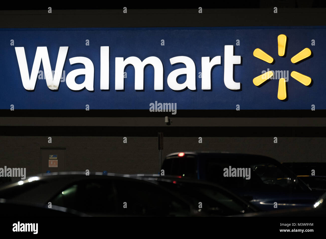 Walmart neighborhood market hi-res stock photography and images - Alamy