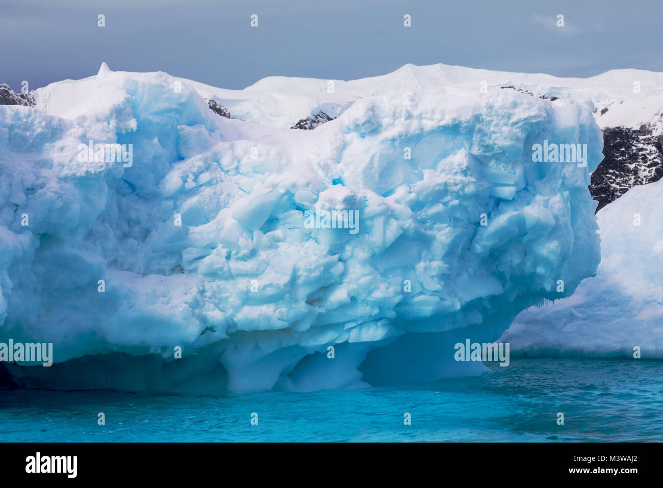 Sea ice; icebergs & snow & ice covered Antarctica landscape; Rongé ...