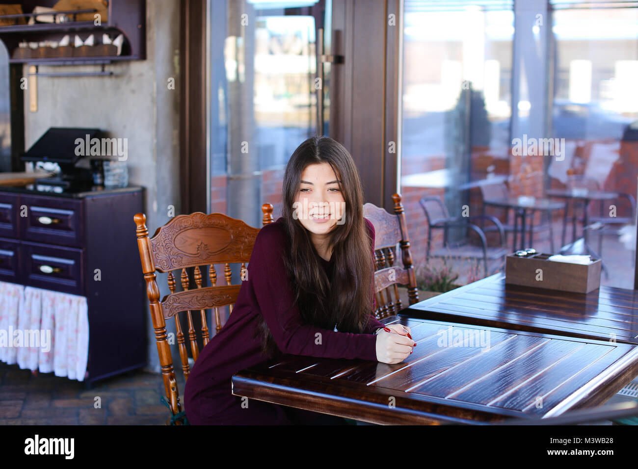 Model waiting photographer for photoshoot in cafe Stock Photo - Alamy